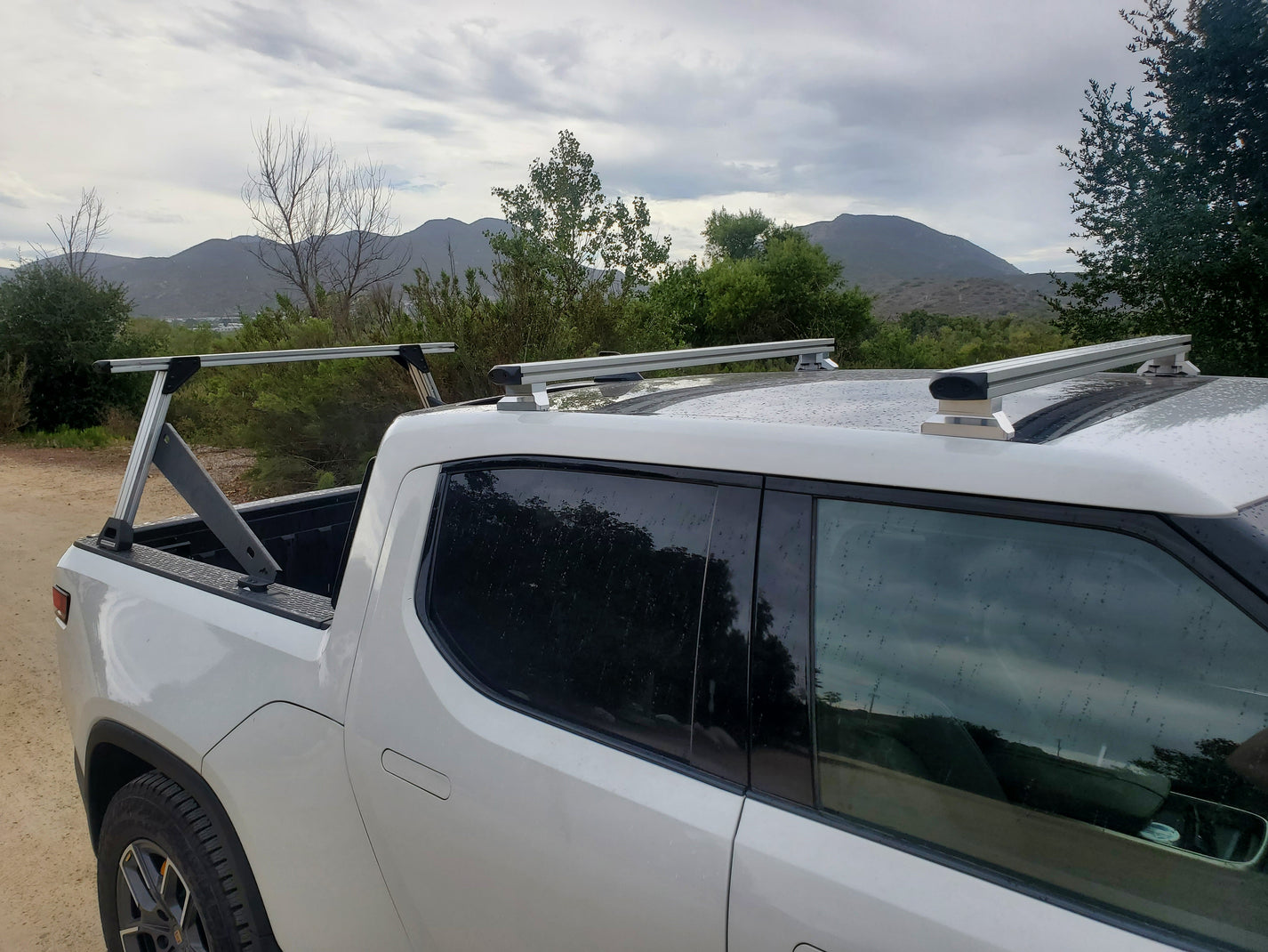 Kayak Crossbar Compatible With Rivian R1T – Range Industries