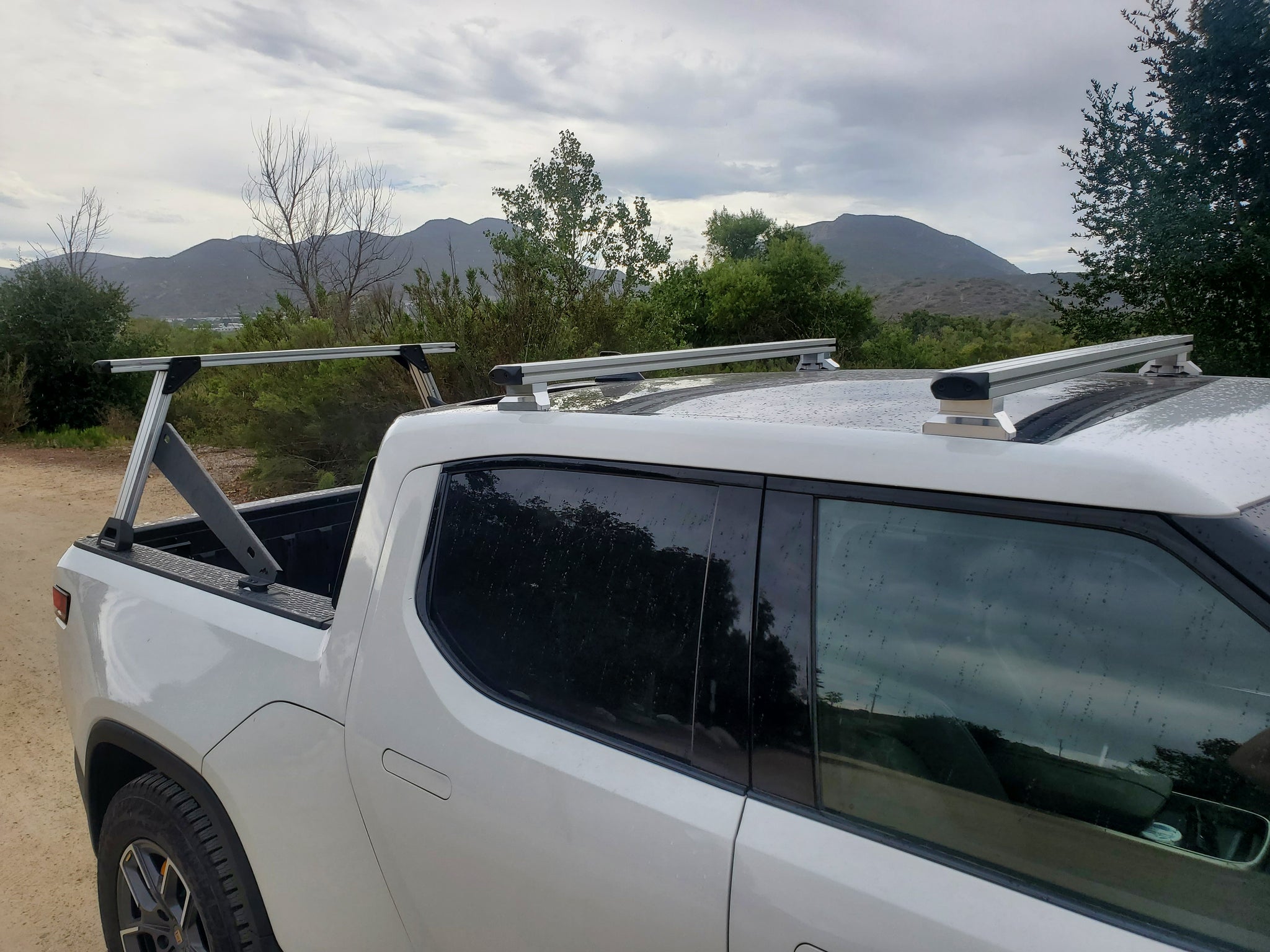 Rivian R1T Kayak Crossbar – Range Industries